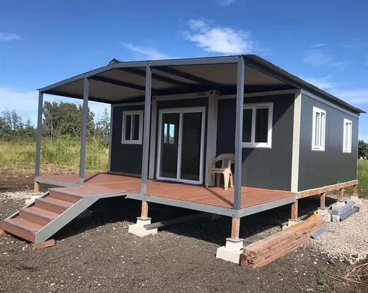 Custom expandable house with awning - Container House Factory